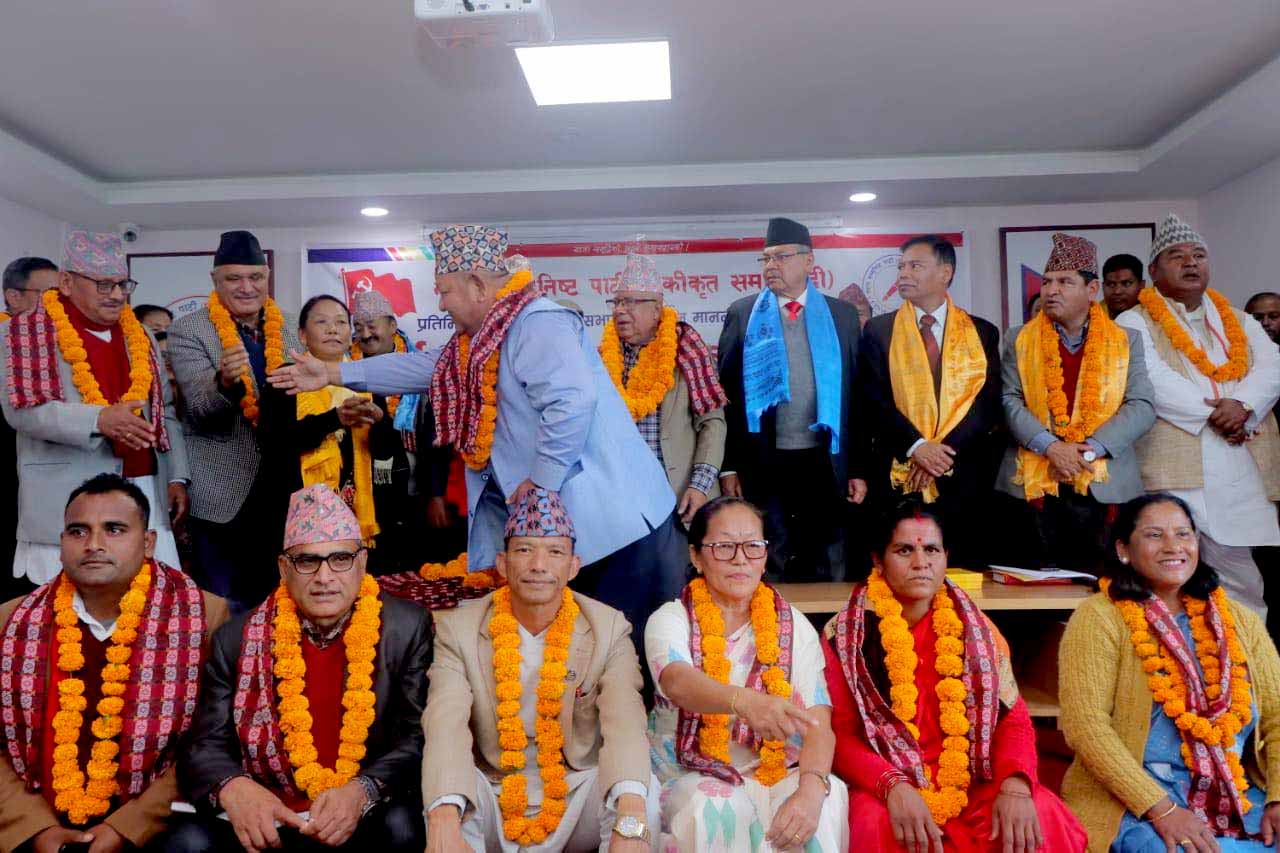 एकीकृत समाजवादीका सांसदहरूले गरे बधाई साटासाट | Bagmati Kalam